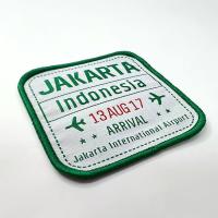 China Custom Iron On Woven Patches with Merrow Border for Clothing Bags 100 PCS MOQ for sale