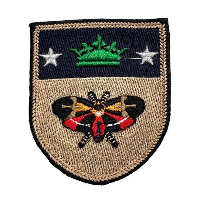 China Custom Design Iron On Embroidery Patch Bee Full Embroidery With Merrow Border for sale