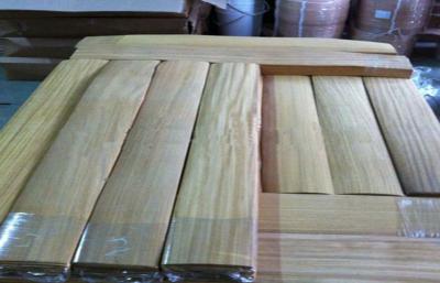 China Afromosia Engineered Wood Flooring Veneer 0.5mm Thickness 133x910mm Yellowish Brown for sale