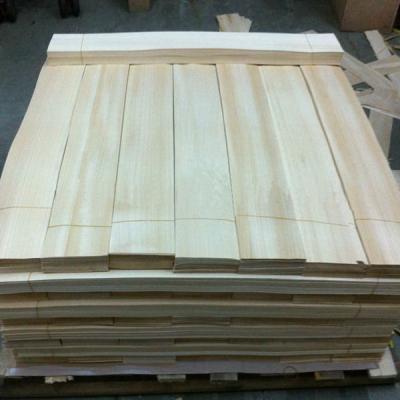 China Light Yellow Natural Wood Flooring Veneer 0.5mm Thickness 133×930mm Size for Flooring and Furniture for sale
