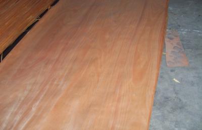 China Natural Yellow Okoume Veneer 0.20-0.60mm Thickness in 4x8 and Multiple Sizes - Rotary Cut Face Veneer for sale