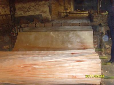 China Rotary Cut Yellow Okoume Face Veneer 0.20-0.60mm Thickness in 4x8 and 3x7 Sizes for Furniture and Plywood for sale