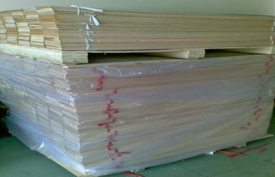China Yellow Sliced Cut Yellow Oak Veneer Sheets 0.5mm Thickness 133x930mm for Flooring and Furniture for sale
