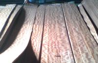 China Reddish Makore Quarter Cut Veneer 0.45mm Thickness with Strong Figured Grain for Furniture and Plywood for sale