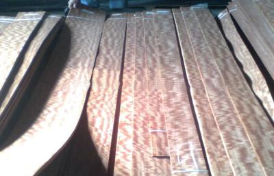 China Reddish Makore Quarter Cut Veneer 0.45mm Thickness with Strong Figured Grain for Furniture and Plywood for sale
