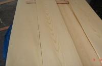 China 0.45mm Natural Yellow Pine Crown Cut Veneer - 120mm+ Width, 2000mm+ Length for Furniture & Plywood for sale