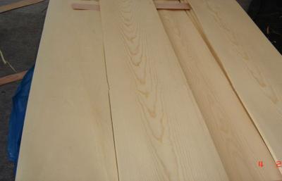 China 0.45mm Natural Yellow Pine Crown Cut Veneer - 120mm+ Width, 2000mm+ Length for Furniture & Plywood for sale