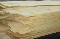 China Yellow Rubberwood Crown Cut Veneer 0.45mm-0.50mm Thickness for Furniture & Plywood Applications for sale