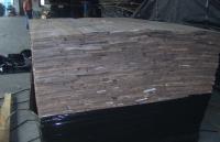 China Crown Cut Black Walnut Wood Veneer Sheets - 0.5mm Thickness, 2000mm Length, Natural USA Wood for sale