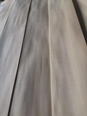 China Milk White Basswood Crown Cut Veneer Sheet 1.0-3.3m Length 0.15-0.55mm Thickness for Furniture and Plywood for sale