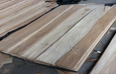 China Birchwood Veneer Ceiling Panels 0.50mm Thickness Crown Cut Cross Grain - 36,000m² Container Capacity for sale