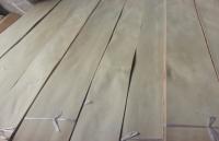 China AA Grade Bleached White Birch Wood Veneer 0.50mm Thickness 500-2800mm Length Crown Cut Natural Wood for sale