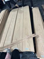 China Custom Length Red Oak Veneer Sheets 1/16in Thick for Furniture Cabinetry for sale