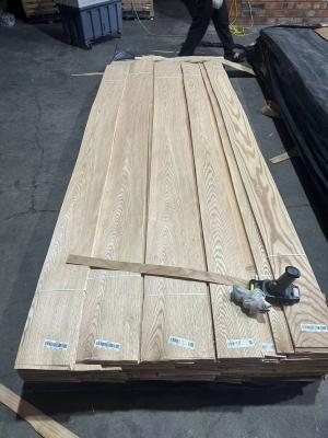 China Natural Red Oak Crown Cut Veneer Sheets Smooth Texture Customizable Size for Furniture Cabinetry for sale