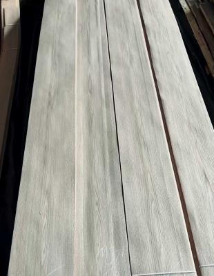 China Flexible Oak Veneer Sheets 0.2-0.6mm Crown Cut Grain for Furniture Wall Paneling for sale