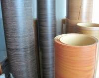 China 0.5mm Black American Walnut Wood Veneer Rolls with Fleece Backing - 18-300mm Width, 2.5-3.3m Length for sale