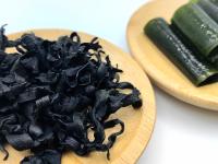 China Edible Organic Cut Wakame Seaweed Striate Flake Nutty Flavor For Salads Asian Soup for sale