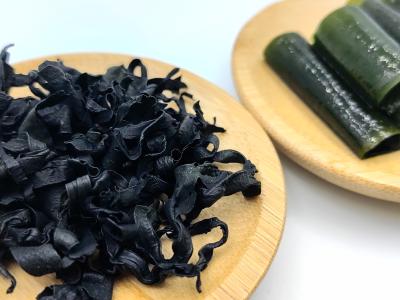 China Natural Umami Dried Wakame Seaweed Undaria Curly Flake High Iodine Content To Make Soup for sale
