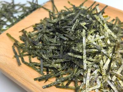 China Umami Taste Roasted Seaweed Nori Flakes Powder Porphyra Yezoensis Seasoning for sale