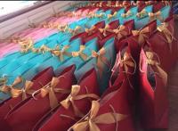 China ODM Pantone Color 250gsm Bridesmaid Paper Gift Bags 25*37*11cm for sale