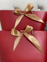 China ODM Pantone Color 250gsm Bridesmaid Paper Gift Bags 25*37*11cm for sale