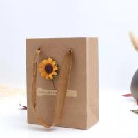China ISO 15x8x20cm Screen Printing Present Paper Bags With Flower for sale
