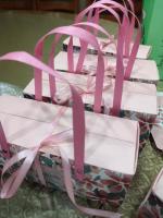 China Ribbon Bow Floral Kraft Paper Shopping Bag Clothes Footwear Packaging Box for sale