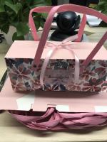 China Ribbon Bow Floral Kraft Paper Shopping Bag Clothes Footwear Packaging Box for sale