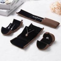 China Pendant Necklace Paper Jewellery Packaging 10x10x3.5cm Velvet Engagement Ring Box for sale
