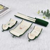 China Pendant Necklace Paper Jewellery Packaging 10x10x3.5cm Velvet Engagement Ring Box for sale