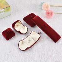 China Pendant Necklace Paper Jewellery Packaging 10x10x3.5cm Velvet Engagement Ring Box for sale