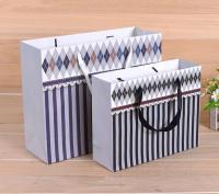 China 128-250gram Black Handle Laminated Art Paper Bag For Apparel Advertising for sale