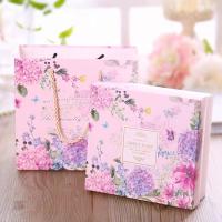 China 230GSM Scrunchie Recycle Ivory Paper Gift Box Foldable 18*17*7.3 Gift Box for sale