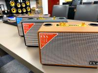 China Super Light Leather Table Speakers Built-in Batt 96dB+ Party Camping Hiking for sale