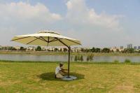 China 250g Polyester Beach Sunshade Umbrella 3.5M Cantilever Parasol Heavy Granite Base for sale