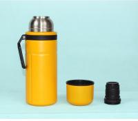 China Customized 720ML 304 Stainless Steel Insulated Workout Water Bottles With Handle And Push-To-Dispense Thermos Flask Convenient For Outdoor Sports for sale