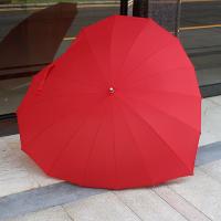 China Windproof Red Heart Shaped Wedding Umbrella Creative With16 Sturdy Fiberglass Ribs for sale
