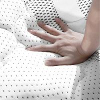 China Modern Bedroom Mattress with Honeycomb Breathable Structure and Double-layer Support for sale