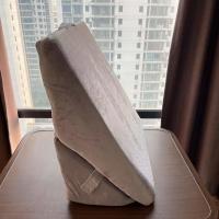 China 2022 Adjustable Triangle Memory Foam Wedge Pillow with Knitted Cover and Sponge Filling for sale