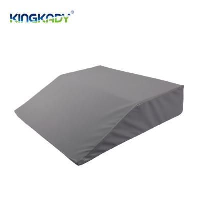 China Living Room Leg Wedge Pillows with Knitted Cover Memory Foam Gel Leg Elevation Design for sale