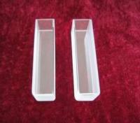 China Two Sides Transparent Optical Quartz Glass Cuvette with Lid Stopper 10mm Path Length for sale