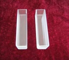 China Two Sides Transparent Optical Quartz Glass Cuvette with Lid Stopper 10mm Path Length for sale