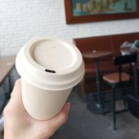 China 100% Biodegradable Sugarcane Pulp Molded Sip Lid , Round , Bleached 80mm cup lids for sale