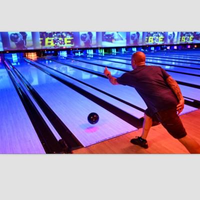China Indoor Sports Synthetic Bowling Lanes with Various Glow Patterns and Colors for sale