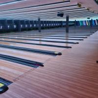China Automatic String Pinsetter Metal Bowling Alley Machine for 60-64kg Weight and Amusement for sale