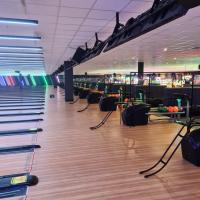 China Black Synthetic Lane LED Light Bowling Alley Equipment with String Pinsetter Machine for sale