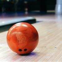 China Sport Fun Directly Supply Automatic Bowling Machine with Optional Bumper and LED Light for sale