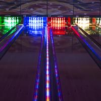 China USBC Standard Tenpin Bowling Equipment With 3D Embroidery Logo Synthetic Lane for sale