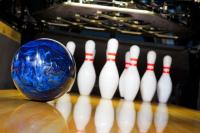 China Direct USBC Approved Bowling Pins Wood Core Plastic Coated Glow In Dark Bowling Machine for sale