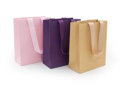 China Custom Colorful Paper Gift Bags 157-350g Material with 3000pcs MOQ for Candy and Promotional Use for sale
